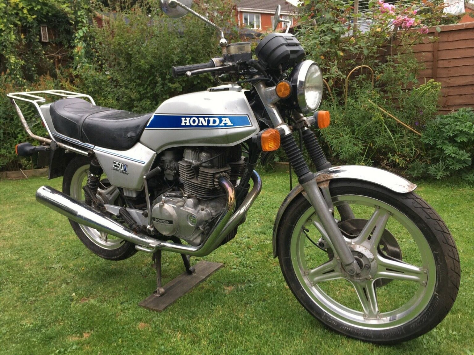 HONDA CB250N SUPERDREAM - Barn Find Bikes