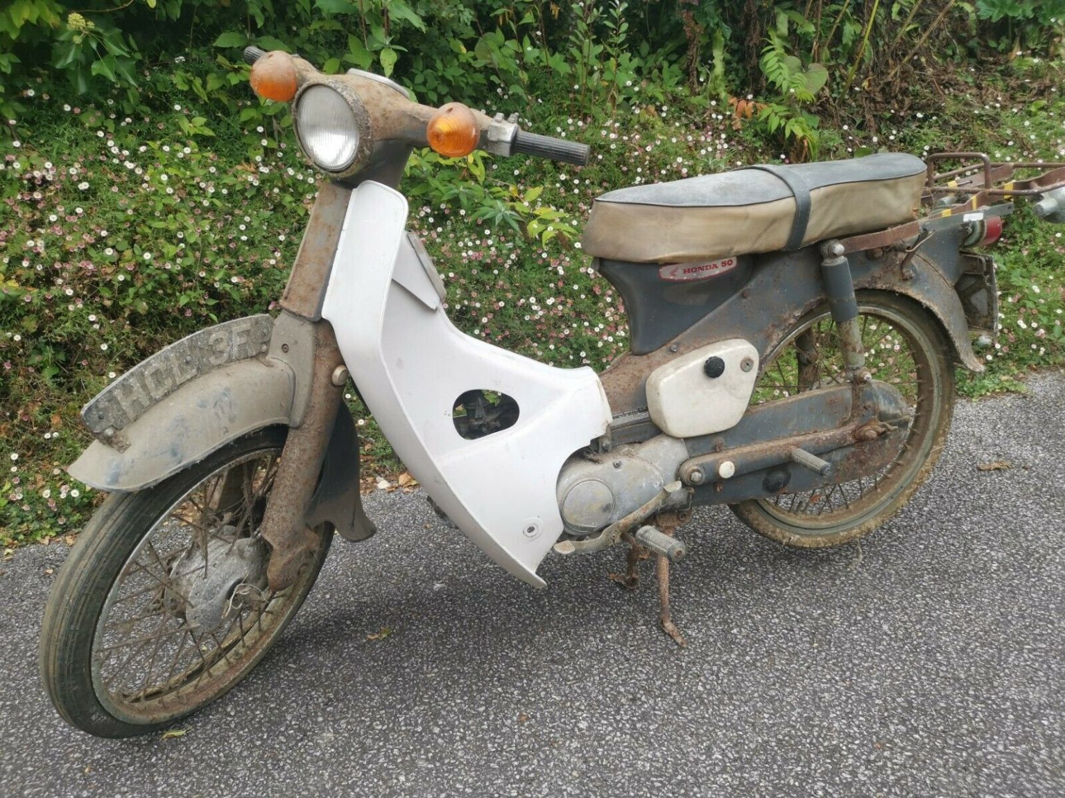 Honda C50 6v - Barn Find Bikes